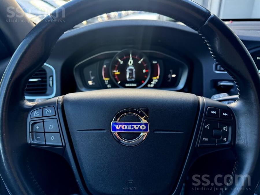 Melns Volvo V60 2014 Rīga, ar dzinēja tilpumu 2.00 L un nobraukumu 284 tūkst. km par 5450 €, foto 21 vietnē AUTOMOTO.COM.LV