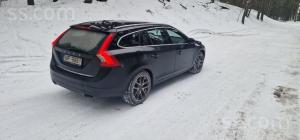 Melns Volvo V60 2014 Rīga, ar dzinēja tilpumu 2.40 L un nobraukumu 350 tūkst. km par 7150 €, foto 3 vietnē AUTOMOTO.COM.LV