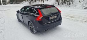 Melns Volvo V60 2014 Rīga, ar dzinēja tilpumu 2.40 L un nobraukumu 350 tūkst. km par 7150 €, foto 4 vietnē AUTOMOTO.COM.LV