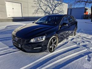Black Volvo V60 2014 in Alytus, with an engine capacity of 2.00 L and mileage of 250 thousand km for 8250 €, photo  on AUTOMOTO.COM.LV
