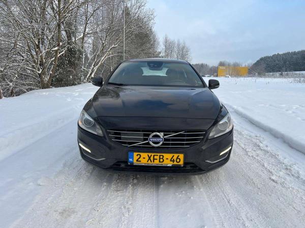 Black Volvo V60 2014 in Vilnius, with an engine capacity of 2.40 L and mileage of 296 thousand km for 7900 €, photo 1 on AUTOMOTO.COM.LV