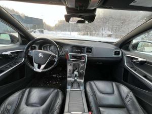 Black Volvo V60 2014 in Vilnius, with an engine capacity of 2.40 L and mileage of 296 thousand km for 7900 €, photo 11 on AUTOMOTO.COM.LV