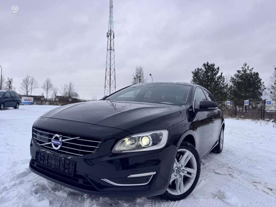 Melns Volvo V60 2014 Alīta, ar dzinēja tilpumu 2.40 L un nobraukumu 259 tūkst. km par 7950 €, foto 1 vietnē AUTOMOTO.COM.LV