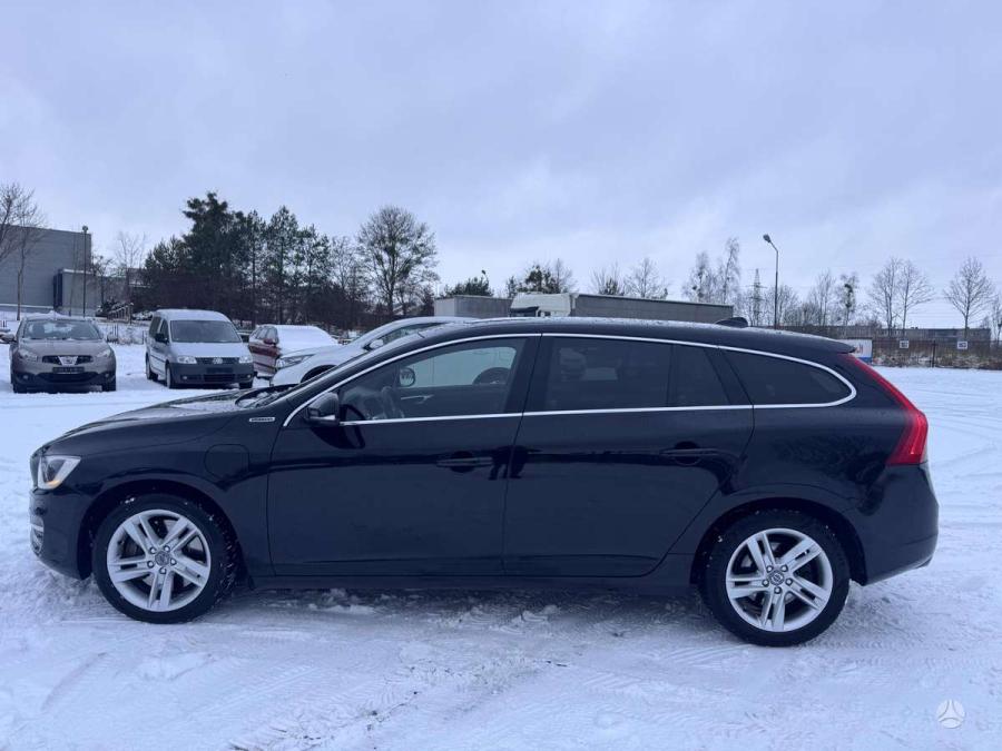 Melns Volvo V60 2014 Alīta, ar dzinēja tilpumu 2.40 L un nobraukumu 259 tūkst. km par 7950 €, foto 9 vietnē AUTOMOTO.COM.LV
