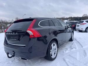 Melns Volvo V60 2014 Alīta, ar dzinēja tilpumu 2.40 L un nobraukumu 259 tūkst. km par 7950 €, foto 10 vietnē AUTOMOTO.COM.LV