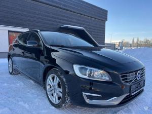 Melns Volvo V60 2014 Kauņa, ar dzinēja tilpumu 1.98 L un nobraukumu 286 tūkst. km par 8190 €, foto  vietnē AUTOMOTO.COM.LV