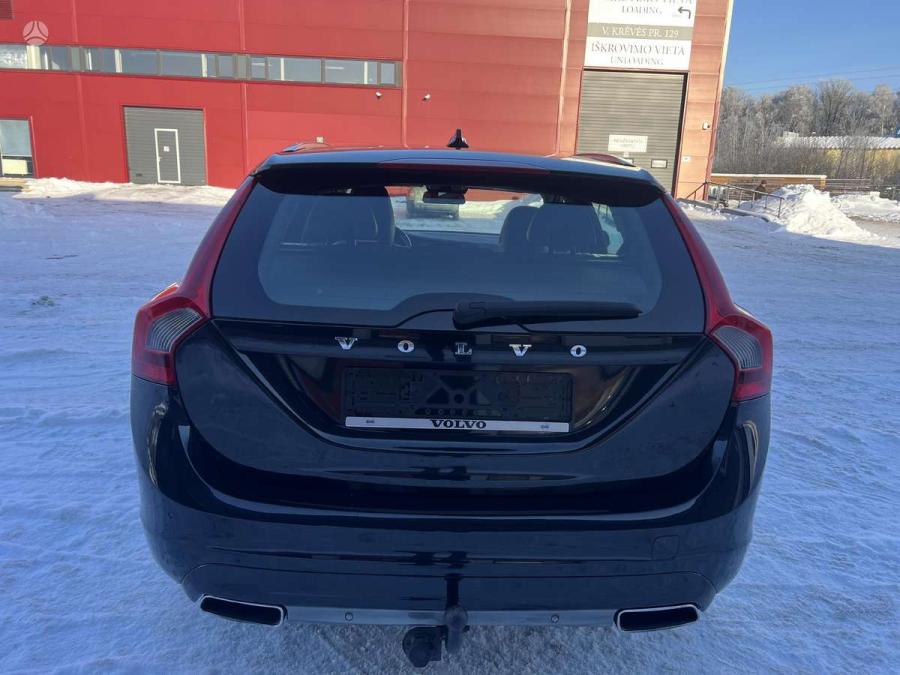 Black Volvo V60 2014 in Kaunas, with an engine capacity of 1.98 L and mileage of 286 thousand km for 8190 €, photo 9 on AUTOMOTO.COM.LV
