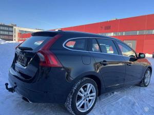 Black Volvo V60 2014 in Kaunas, with an engine capacity of 1.98 L and mileage of 286 thousand km for 8190 €, photo 11 on AUTOMOTO.COM.LV