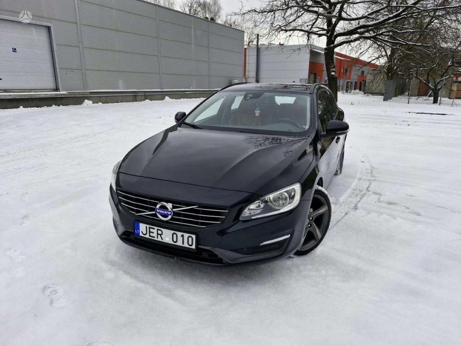 Black Volvo V60 2014 in Alytus, with an engine capacity of 1.98 L and mileage of 250 thousand km for 8170 €, photo 11 on AUTOMOTO.COM.LV