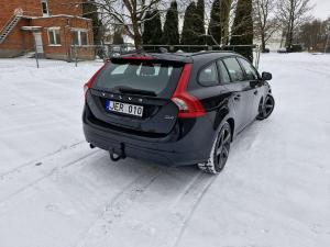 Black Volvo V60 2014 in Alytus, with an engine capacity of 1.98 L and mileage of 250 thousand km for 8170 €, photo 12 on AUTOMOTO.COM.LV