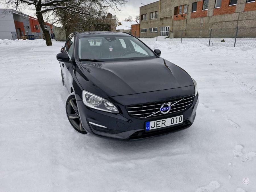 Black Volvo V60 2014 in Alytus, with an engine capacity of 1.98 L and mileage of 250 thousand km for 8170 €, photo 13 on AUTOMOTO.COM.LV