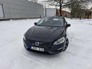 Black Volvo V60 2014 in Alytus, with an engine capacity of 1.98 L and mileage of 250 thousand km for 8170 €, photo 19 on AUTOMOTO.COM.LV