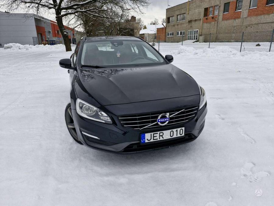 Black Volvo V60 2014 in Alytus, with an engine capacity of 1.98 L and mileage of 250 thousand km for 8170 €, photo 21 on AUTOMOTO.COM.LV