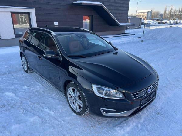 Black Volvo V60 2014 in Kaunas, with an engine capacity of 1.98 L and mileage of 286 thousand km for 8190 €, photo 3 on AUTOMOTO.COM.LV