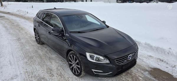 Melns Volvo V60 2014 Kauņa, ar dzinēja tilpumu 2.40 L un nobraukumu 240 tūkst. km par 7250 €, foto 4 vietnē AUTOMOTO.COM.LV