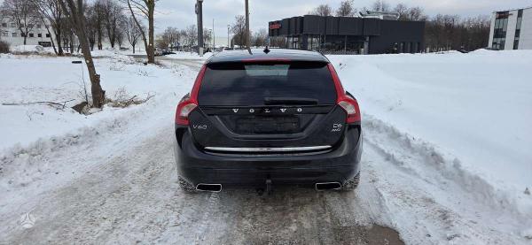 Melns Volvo V60 2014 Kauņa, ar dzinēja tilpumu 2.40 L un nobraukumu 240 tūkst. km par 7250 €, foto 8 vietnē AUTOMOTO.COM.LV