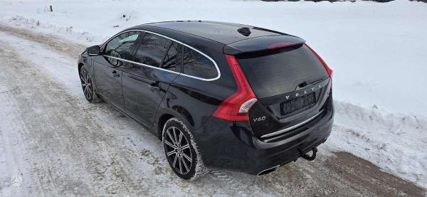 Melns Volvo V60 2014 Kauņa, ar dzinēja tilpumu 2.40 L un nobraukumu 240 tūkst. km par 7250 €, foto 9 vietnē AUTOMOTO.COM.LV