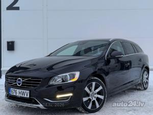 Melns Volvo V60 2014 Tallina, ar dzinēja tilpumu 2.40 L un nobraukumu 230 tūkst. km par 9299 €, foto  vietnē AUTOMOTO.COM.LV