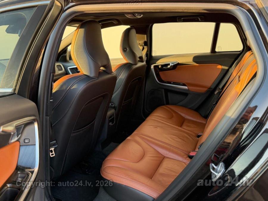 Black Volvo V60 2014 in Tallinn, with an engine capacity of 2.40 L and mileage of 230 thousand km for 9299 €, photo 8 on AUTOMOTO.COM.LV