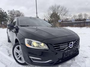 Melns Volvo V60 2014 Alīta, ar dzinēja tilpumu 2.40 L un nobraukumu 259 tūkst. km par 7400 €, foto 3 vietnē AUTOMOTO.COM.LV