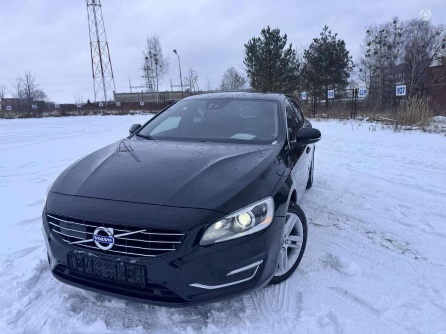 Melns Volvo V60 2014 Alīta, ar dzinēja tilpumu 2.40 L un nobraukumu 259 tūkst. km par 7400 €, foto 6 vietnē AUTOMOTO.COM.LV