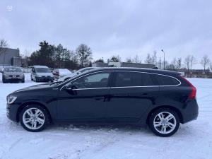 Melns Volvo V60 2014 Alīta, ar dzinēja tilpumu 2.40 L un nobraukumu 259 tūkst. km par 7400 €, foto 8 vietnē AUTOMOTO.COM.LV
