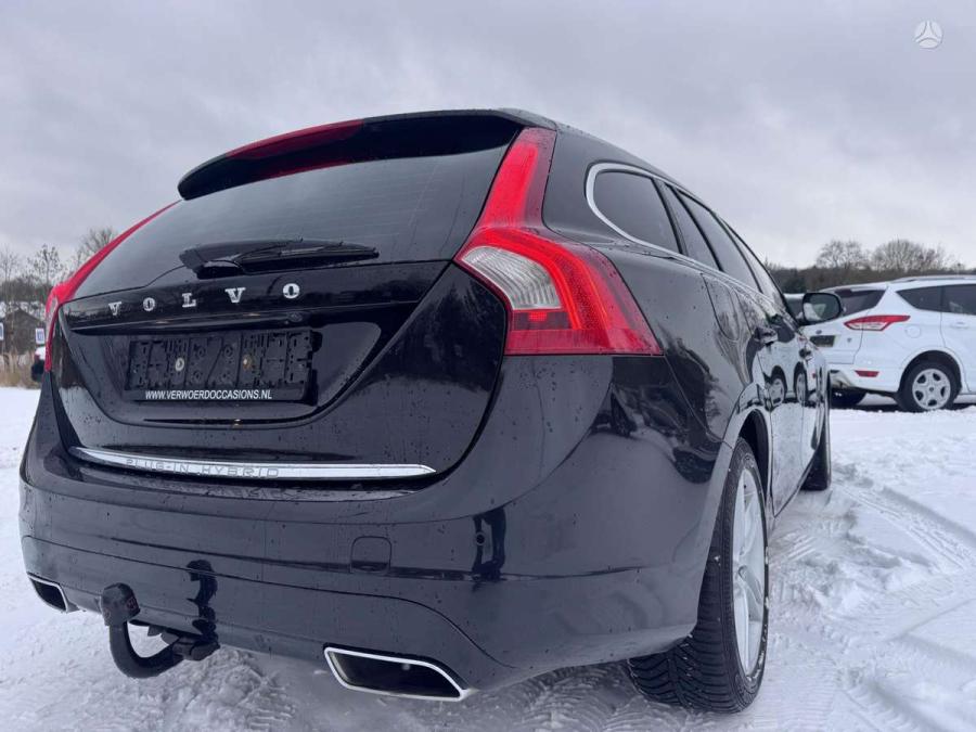 Melns Volvo V60 2014 Alīta, ar dzinēja tilpumu 2.40 L un nobraukumu 259 tūkst. km par 7400 €, foto 12 vietnē AUTOMOTO.COM.LV