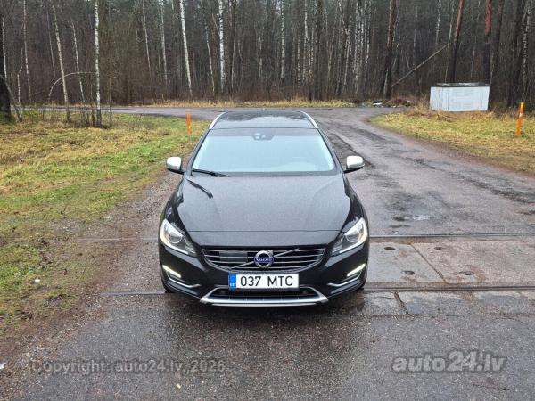 Black Volvo V60 2014 in Tallinn, with an engine capacity of 2.40 L and mileage of 400 thousand km for 9500 €, photo 6 on AUTOMOTO.COM.LV