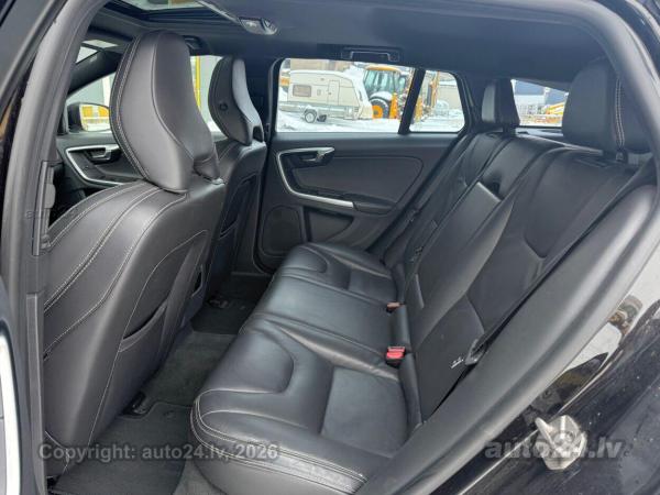 Melns Volvo V60 2014 Tallina, ar dzinēja tilpumu 2.40 L un nobraukumu 223 tūkst. km par 8900 €, foto 11 vietnē AUTOMOTO.COM.LV