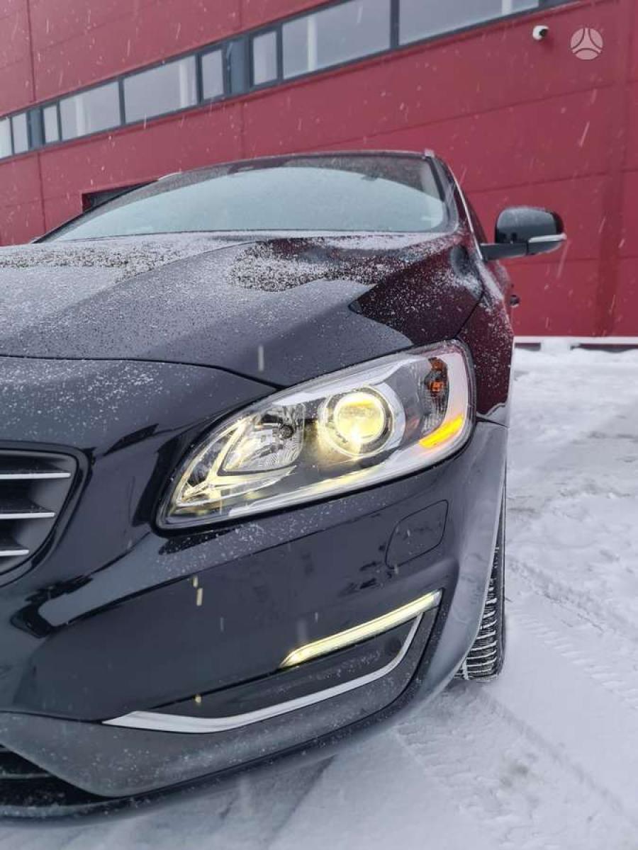 Melns Volvo V60 2014 Kauņa, ar dzinēja tilpumu 1.56 L un nobraukumu 260 tūkst. km par 7250 €, foto 2 vietnē AUTOMOTO.COM.LV
