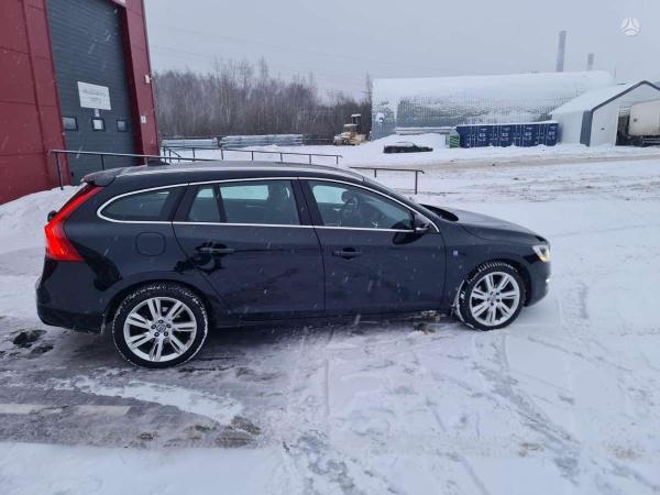 Melns Volvo V60 2014 Kauņa, ar dzinēja tilpumu 1.56 L un nobraukumu 260 tūkst. km par 7250 €, foto 3 vietnē AUTOMOTO.COM.LV