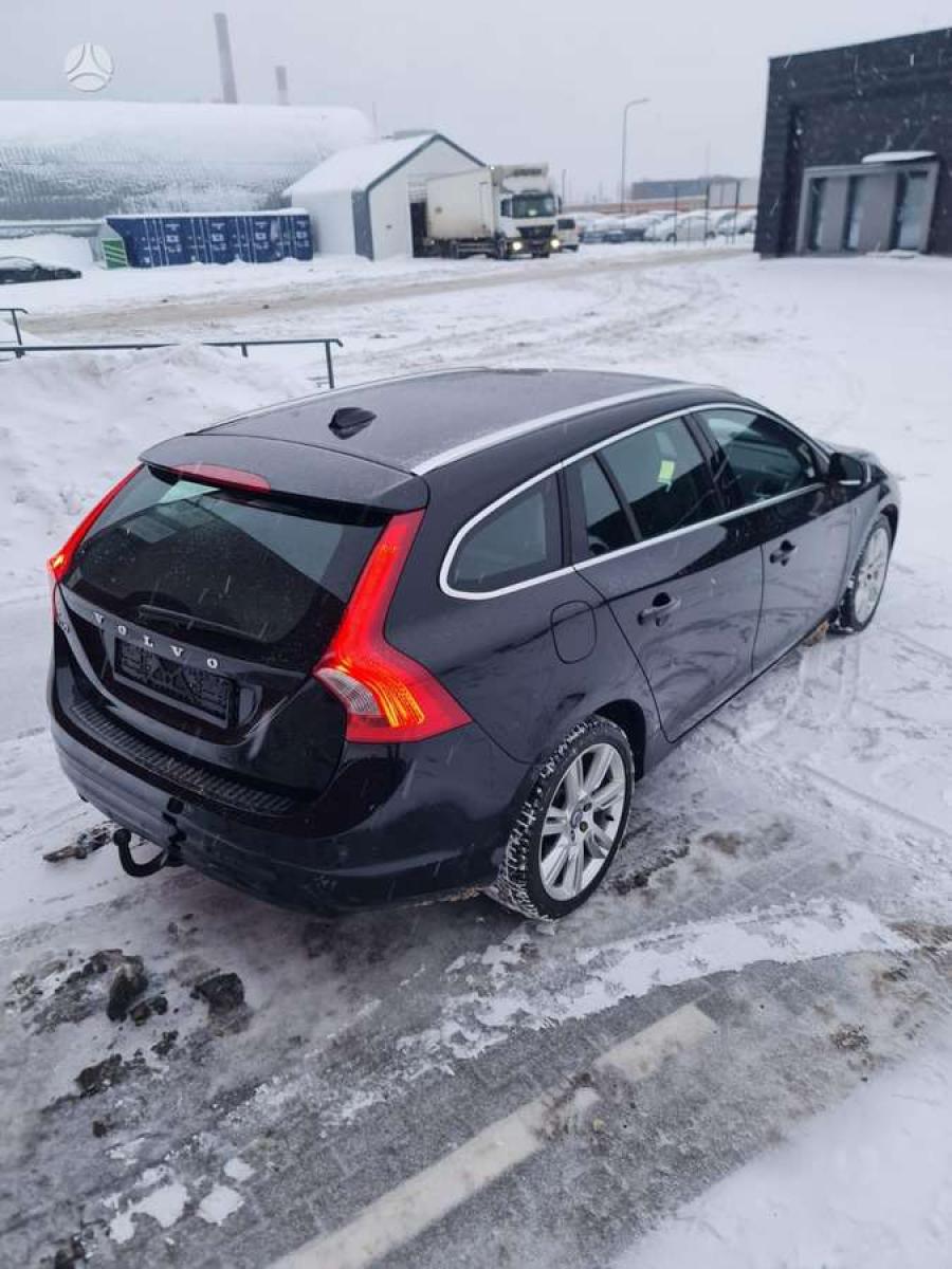 Melns Volvo V60 2014 Kauņa, ar dzinēja tilpumu 1.56 L un nobraukumu 260 tūkst. km par 7250 €, foto 7 vietnē AUTOMOTO.COM.LV