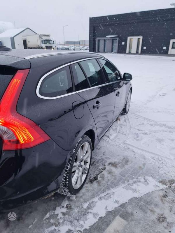 Melns Volvo V60 2014 Kauņa, ar dzinēja tilpumu 1.56 L un nobraukumu 260 tūkst. km par 7250 €, foto 9 vietnē AUTOMOTO.COM.LV