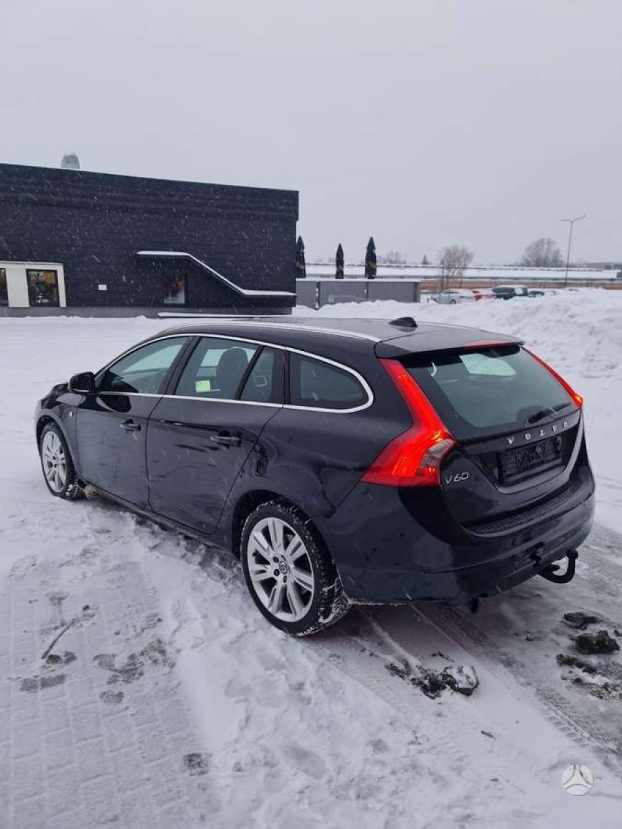 Melns Volvo V60 2014 Kauņa, ar dzinēja tilpumu 1.56 L un nobraukumu 260 tūkst. km par 7250 €, foto 10 vietnē AUTOMOTO.COM.LV