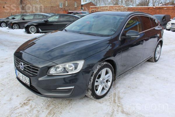 Black Volvo V60 2014 in Liepaja, with an engine capacity of 2.00 L and mileage of 266 thousand km for 7250 €, photo 2 on AUTOMOTO.COM.LV