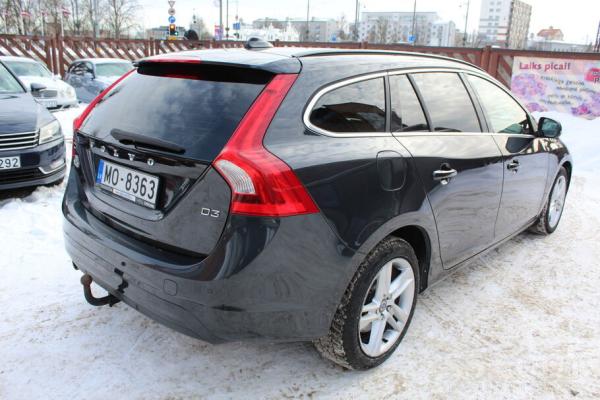 Black Volvo V60 2014 in Liepaja, with an engine capacity of 2.00 L and mileage of 266 thousand km for 7250 €, photo 4 on AUTOMOTO.COM.LV