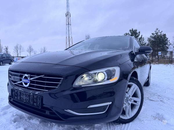 Black Volvo V60 2014 in Alytus, with an engine capacity of 2.40 L and mileage of 260 thousand km for 7250 €, photo 2 on AUTOMOTO.COM.LV