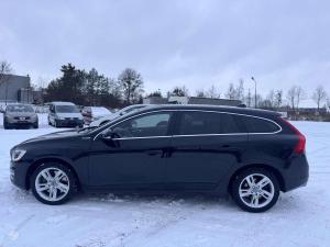Melns Volvo V60 2014 Alīta, ar dzinēja tilpumu 2.40 L un nobraukumu 260 tūkst. km par 7250 €, foto 8 vietnē AUTOMOTO.COM.LV