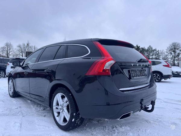 Black Volvo V60 2014 in Alytus, with an engine capacity of 2.40 L and mileage of 260 thousand km for 7250 €, photo 10 on AUTOMOTO.COM.LV
