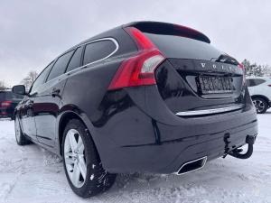 Melns Volvo V60 2014 Alīta, ar dzinēja tilpumu 2.40 L un nobraukumu 260 tūkst. km par 7250 €, foto 12 vietnē AUTOMOTO.COM.LV