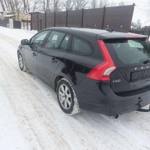 Black Volvo V60 2014 in Panevezys, with an engine capacity of 1.56 L and mileage of 278 thousand km for 4900 €, photo 3 on AUTOMOTO.COM.LV
