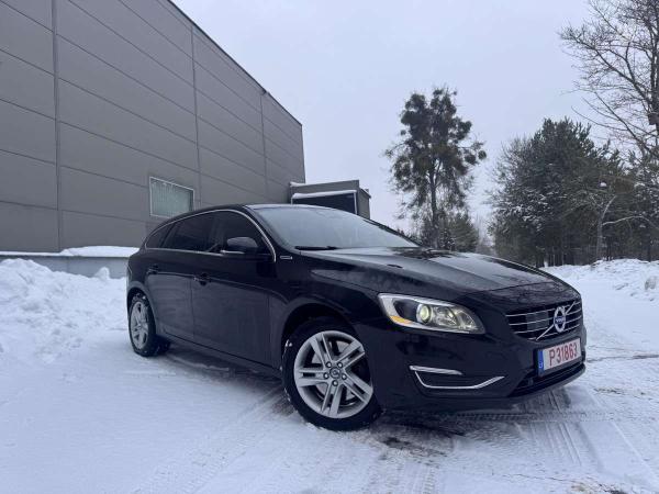 Melns Volvo V60 2014 Alīta, ar dzinēja tilpumu 2.40 L un nobraukumu 262 tūkst. km par 7700 €, foto 1 vietnē AUTOMOTO.COM.LV