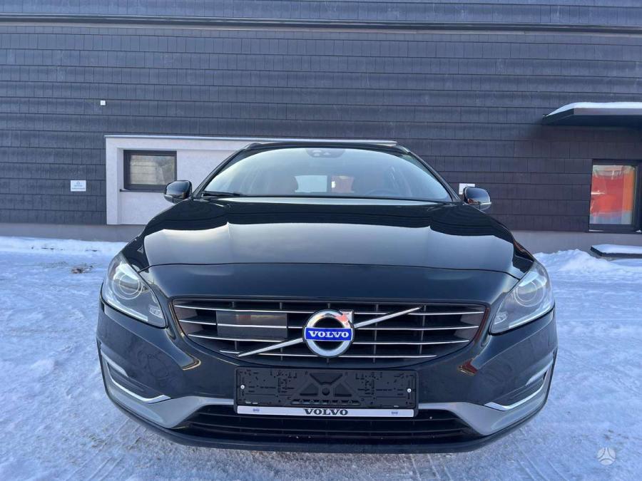 Melns Volvo V60 2014 Kauņa, ar dzinēja tilpumu 1.98 L un nobraukumu 286 tūkst. km par 7890 €, foto 3 vietnē AUTOMOTO.COM.LV