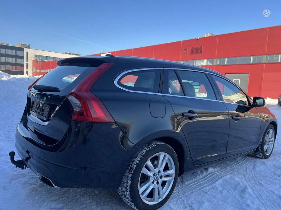 Melns Volvo V60 2014 Kauņa, ar dzinēja tilpumu 1.98 L un nobraukumu 286 tūkst. km par 7890 €, foto 9 vietnē AUTOMOTO.COM.LV