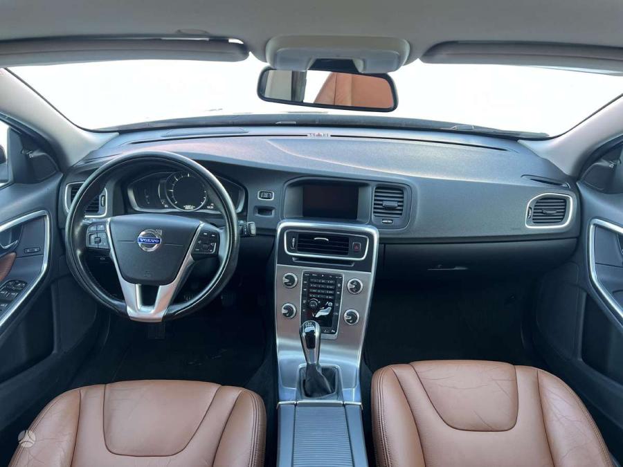 Melns Volvo V60 2014 Kauņa, ar dzinēja tilpumu 1.98 L un nobraukumu 286 tūkst. km par 7890 €, foto 12 vietnē AUTOMOTO.COM.LV