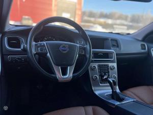 Melns Volvo V60 2014 Kauņa, ar dzinēja tilpumu 1.98 L un nobraukumu 286 tūkst. km par 7890 €, foto 14 vietnē AUTOMOTO.COM.LV