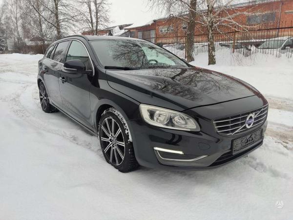 Black Volvo V60 2014 in Ukmerge, with an engine capacity of 1.98 L and mileage of 237 thousand km for 6200 €, photo 1 on AUTOMOTO.COM.LV