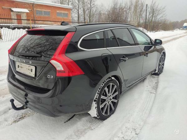 Black Volvo V60 2014 in Ukmerge, with an engine capacity of 1.98 L and mileage of 237 thousand km for 6200 €, photo 2 on AUTOMOTO.COM.LV