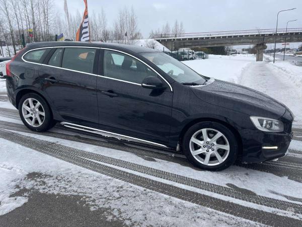Melns Volvo V60 2014 Kauņa, ar dzinēja tilpumu 1.97 L un nobraukumu 265 tūkst. km par 5300 €, foto 3 vietnē AUTOMOTO.COM.LV