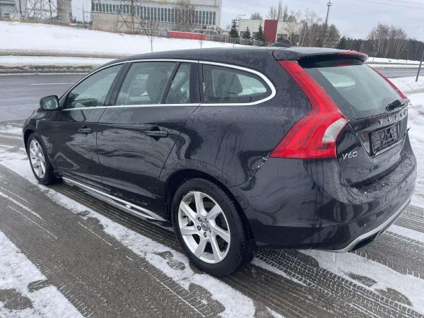 Melns Volvo V60 2014 Kauņa, ar dzinēja tilpumu 1.97 L un nobraukumu 265 tūkst. km par 5300 €, foto 10 vietnē AUTOMOTO.COM.LV